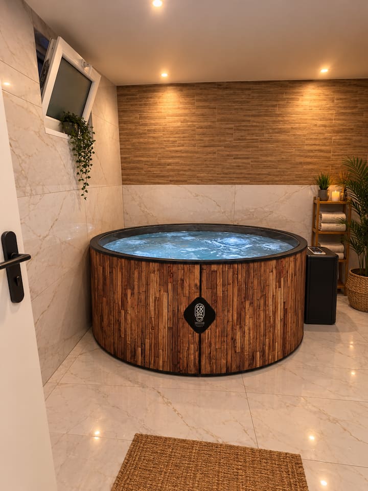 Cocon Chic : Jacuzzi Privé & Terrasse - Mitry-Mory
