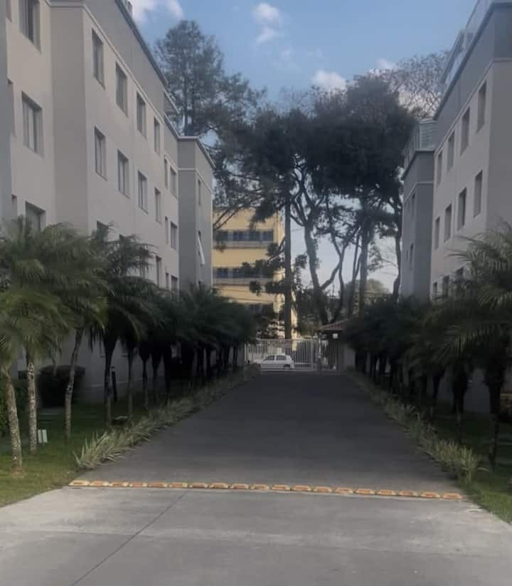Apê Bem Localizado, Perto De Faculdade E Shopping - Curitiba