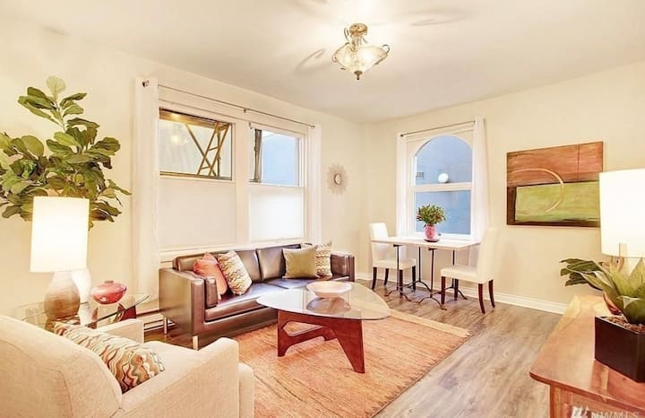 Downtown 1 Bedroom W/ A Space Needle View - Downtown Seattle - Seattle