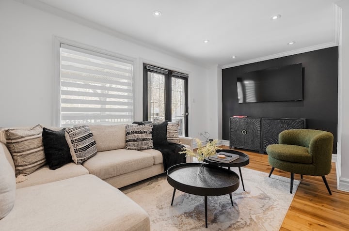 3-bedroom/ Home Theatre / Kingbed /Covered Patio - 런던