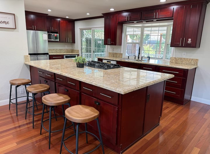 4br San Jose | 2 Kings | Huge Kitchen & Backyard - Milpitas