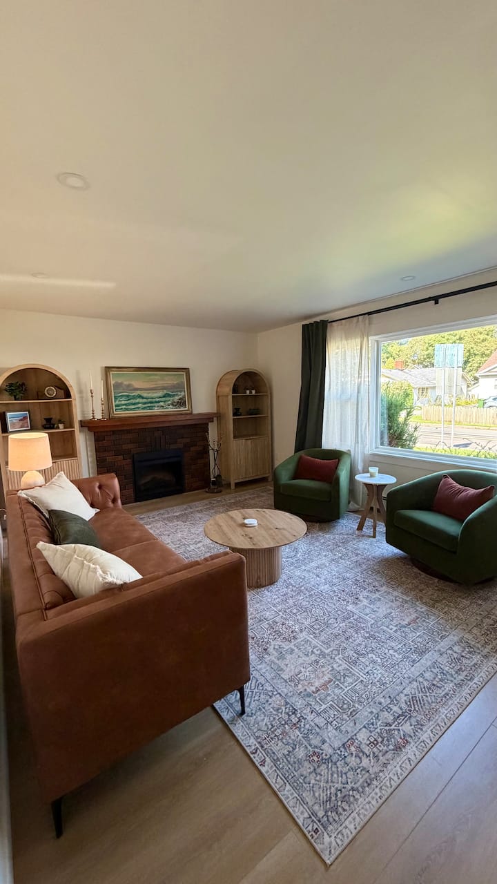 Brighton Executive 2br / Steps To Victoria Park - Charlottetown
