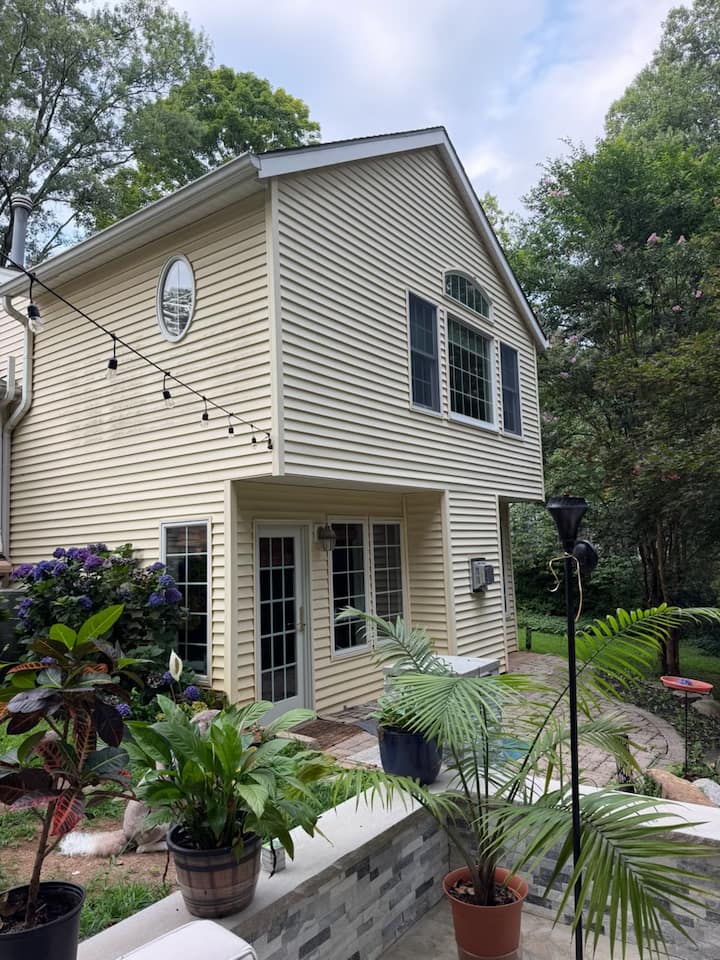 Full Walkout Basement With A Private Entrance - Fairfax, VA