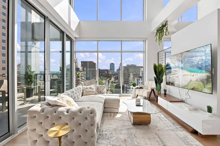 Penthouse Ocean Retreat With In & Out Parking 2 - Long Beach, CA