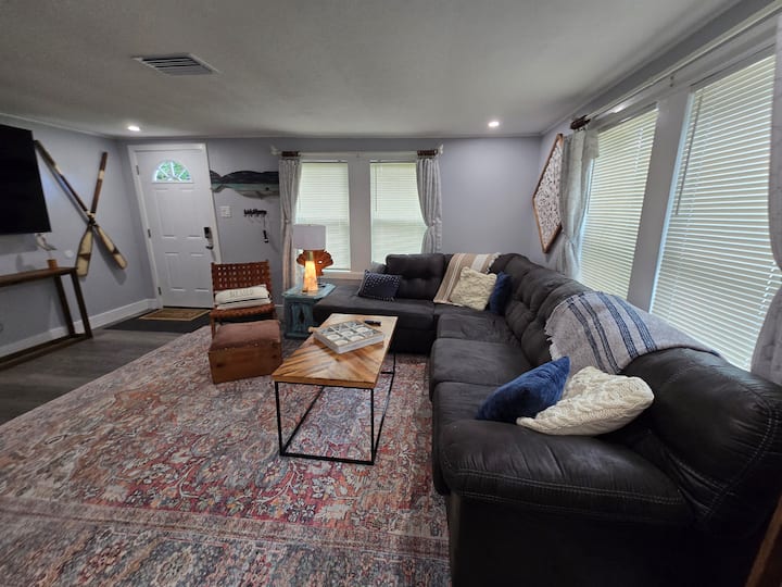 Mane Wave's Space Coast Retreat - Cocoa, FL