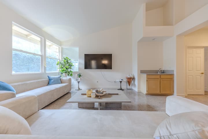 Serene 5br House With Pool | Group Friendly - La Puente, CA