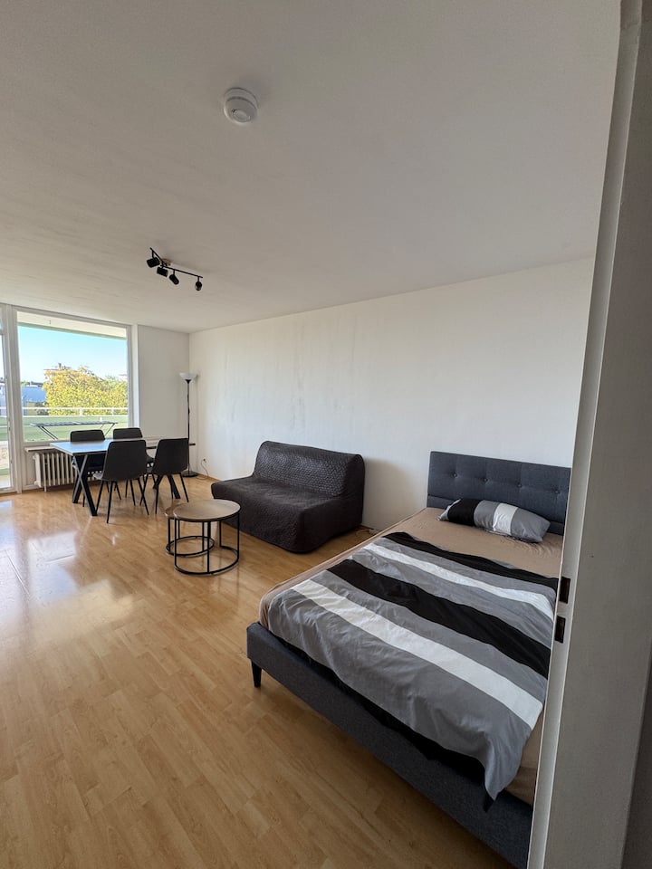 Helle, Gemütliche Zimmer Mit Balkon - München