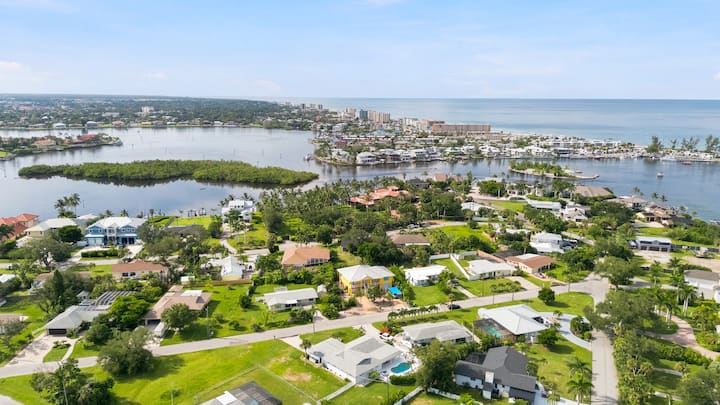Luxury Pool Home | Bay, Beach & Boat Friendly - Venice Beach, FL