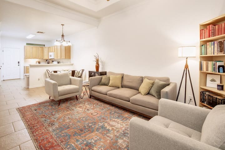 Charming Private Stay | 4.5 Miles To A&m - Santa's Wonderland, College Station