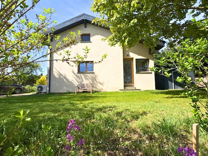 Cocooning Meublé 3 Ch - 6 Personnes Et Jacuzzi - Montrond-les-Bains
