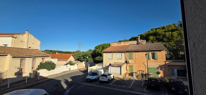 L'insolite · Maison De Village, Sol Vitré & Clim - Marignane