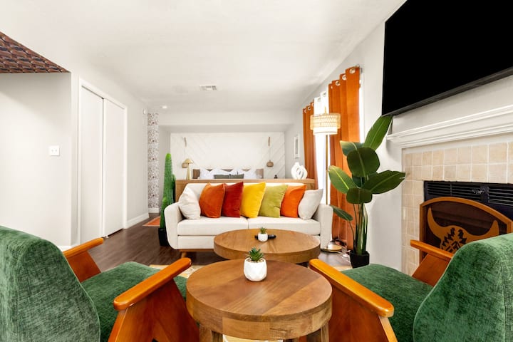 Sleek Studio | Near Utsa | Med Center | Central - Sorrento - San Antonio