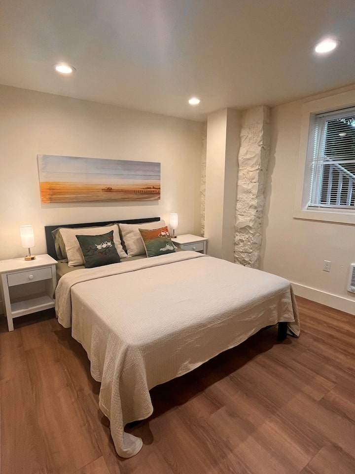Downtown Astoria 2br Apartment - Warrenton, OR