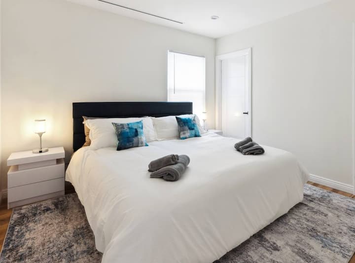 Modern 1 Bed & Bath | Parking, Pool, & Gym - Santa Monica, CA