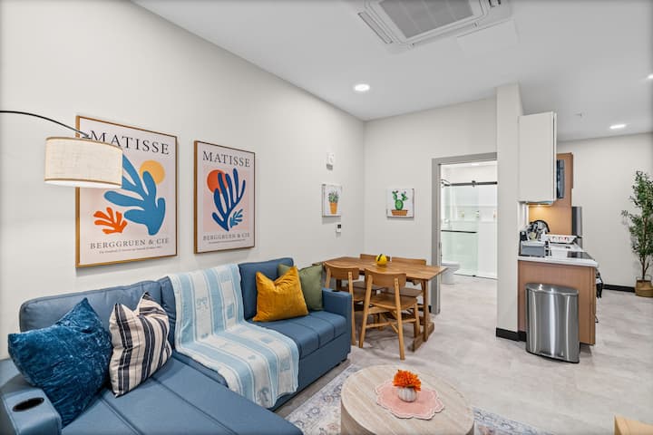 Central Flat: Free Attached Parking | Rooftop |Gym - Kansas City