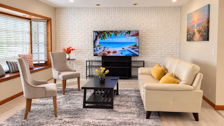 Cozy 4br Home In Huntington Beach With Backyard - Huntington Beach, CA