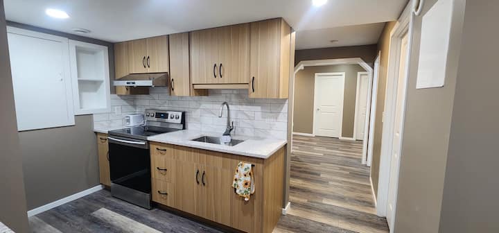 Newly Renovated 2 Bdrm Suite 10 Mins From Airport! - Calgary