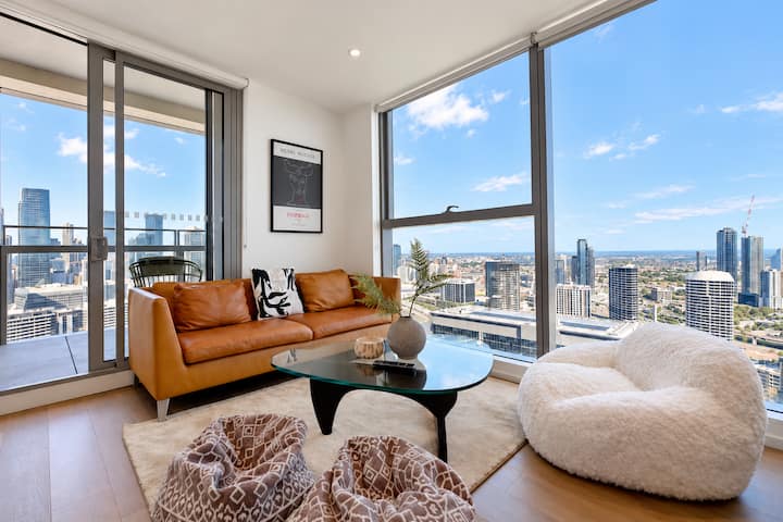 Stunning City Sky Views 3br - Pool, Gym & Carpark - Australia