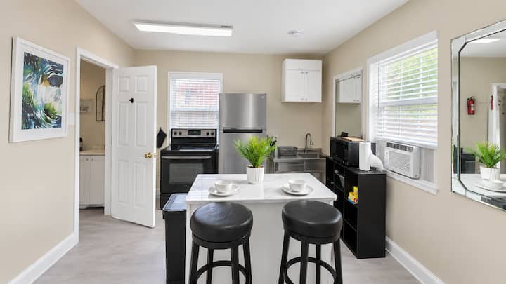 Private Guesthouse Near Mercer University - Macon, GA