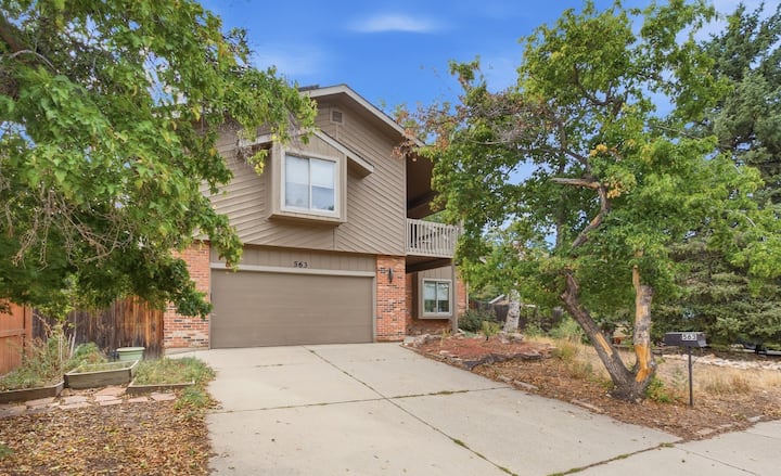 South Boulder Family Home · 4 Br, Sleeps 7 - Boulder, CO