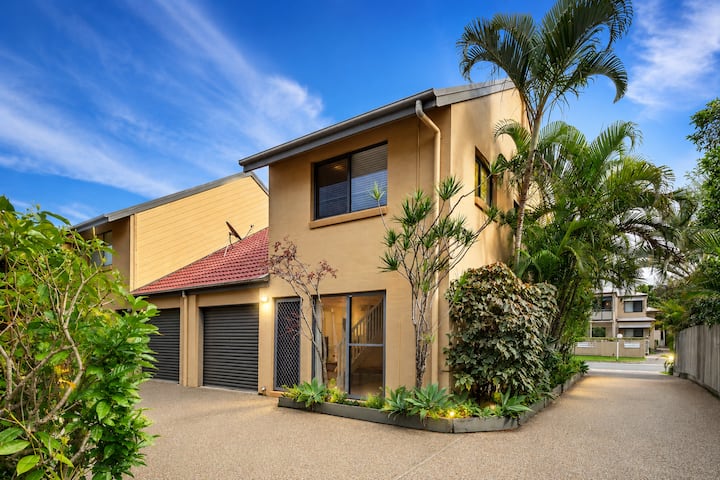 Mount Coolum Escape - Coolum Beach