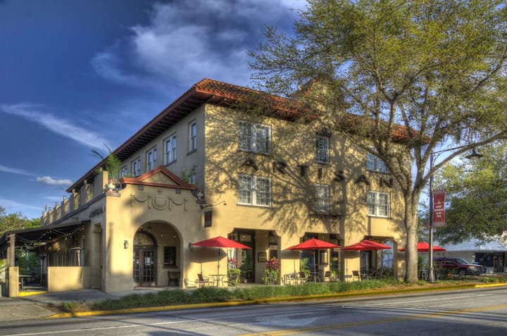 Palm Suite At The Artisan Downtown - DeLand, FL