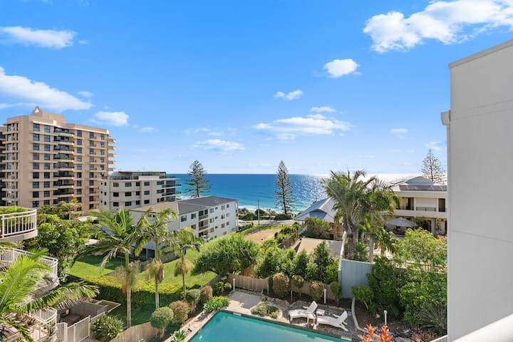 Coolum Coastal Apartment | Ocean Views | Pool - Coolum Beach
