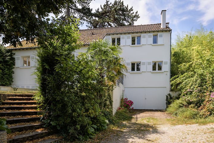Grande Maison De 250 M² à Marly-le-roi, Paris - Versailles