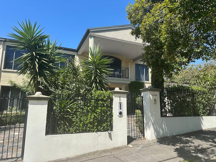 Shine House - Box Hill