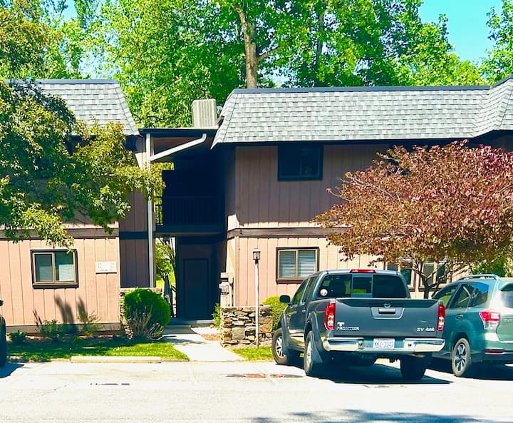 Bright  Quiet 2b/2b - Hendersonville, NC