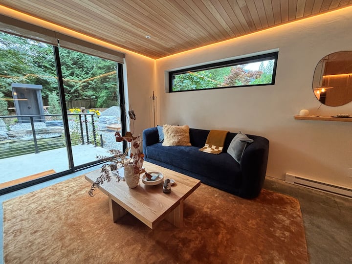 Ffern Suite | Private Sauna & Design Led Retreat - Bowen Island