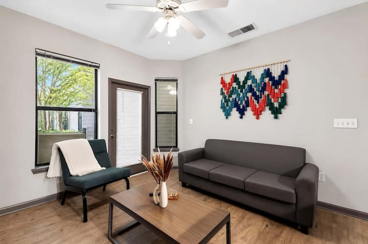Balcony Retreat Near Usc, The Vista & Downtown - Olympia-Granby, SC