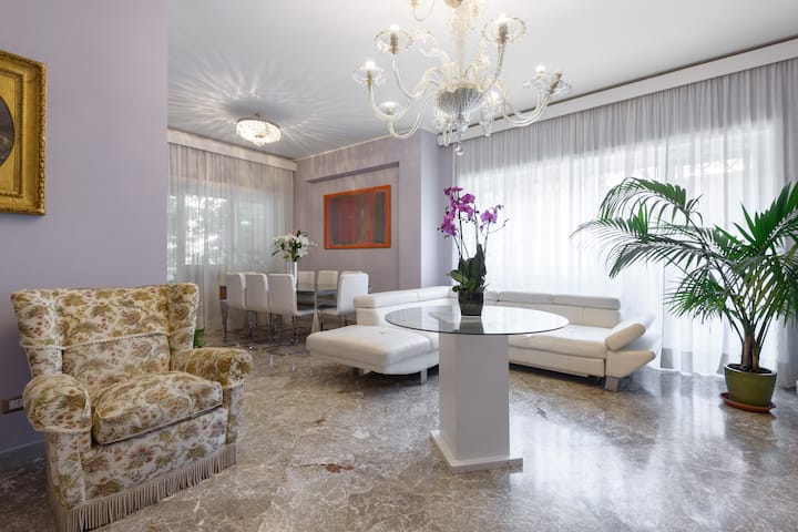 Superbe Appartement, Terrasse, Jacuzzi, A/c, Wifi - Rom