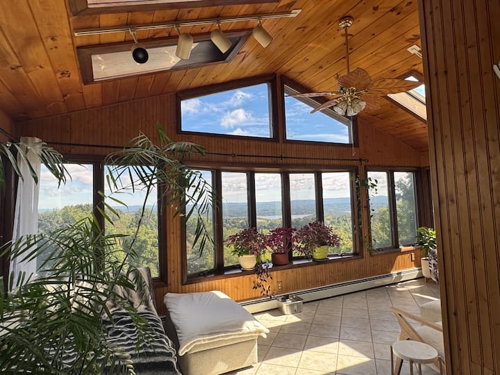 Rainbow House: River Views & Private Pool - Poughkeepsie, NY