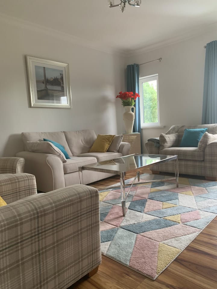Luxurious Apartment. Approx 15 Mins From Town. - Athlone
