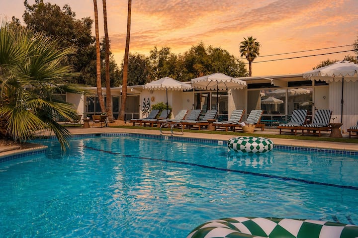 Stylish Stay + Pool View | Pool Hot Tub Sauna - Palm Springs, CA