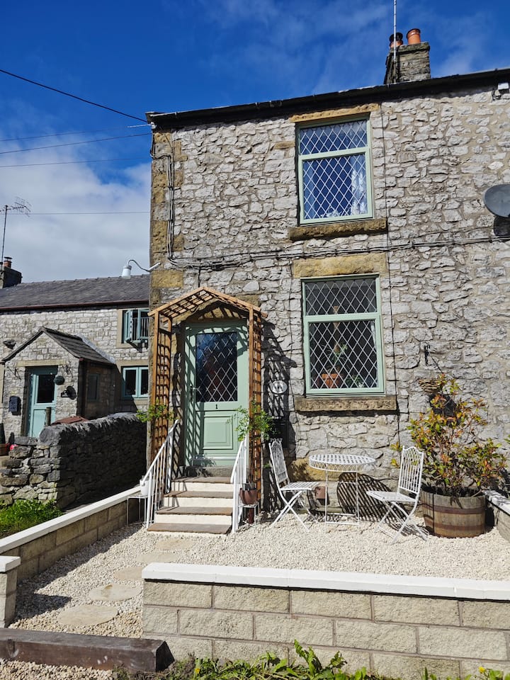 Character Cottage In The Peak District - 캐슬턴
