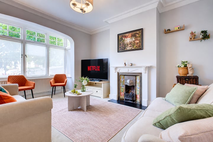 Wimbledon Stay | Sleeps 8 | Contractor - Hampton