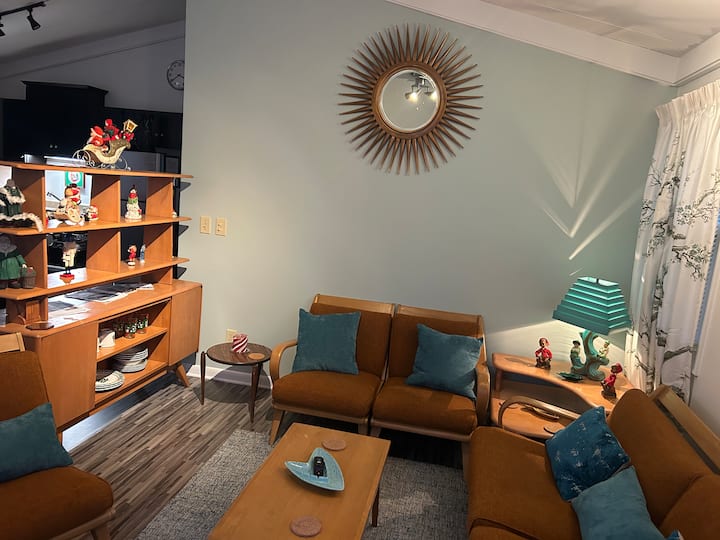 Midcentury Downtown In Warehouse Block District - Lexington, KY