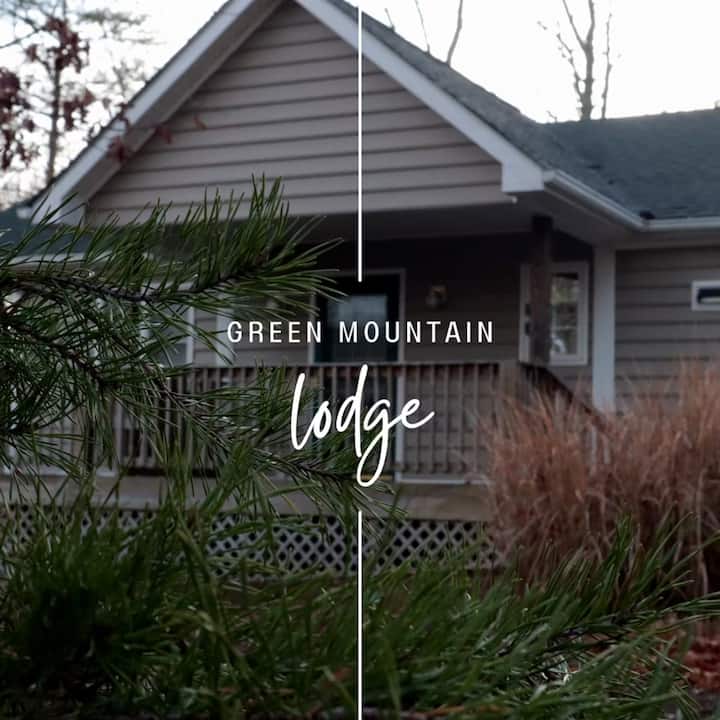 Cozy 3br Mountain Lodge + Game Room, Deck & Views - Massanutten, VA