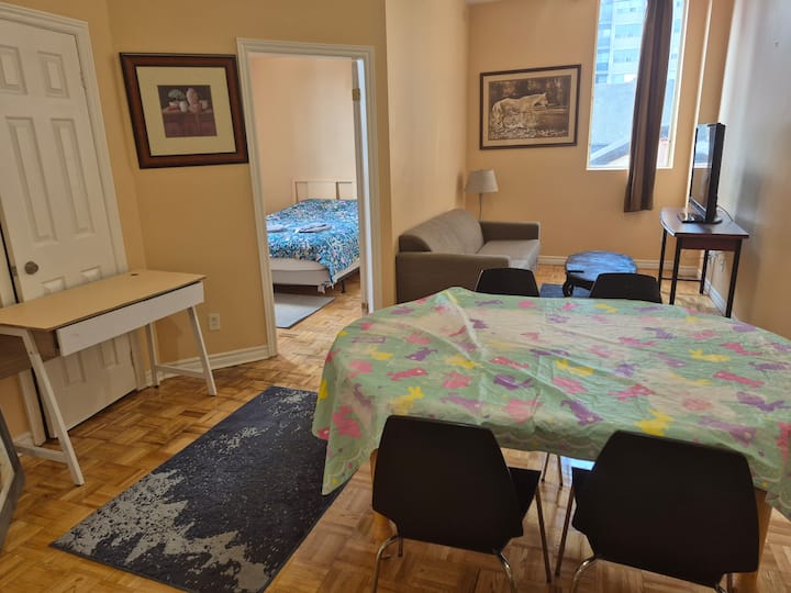 2 Bedroom Apartment, 1 Queen Size & 2 Single, Beds - Oshawa