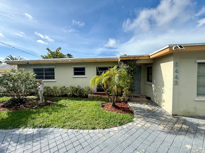Pompano Beach Water Front House- 8 Min To Beach - Pompano Beach, FL