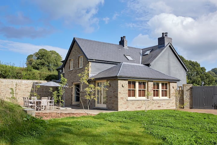 Pont Gilbert *Breakfast & Housekeeping Included* - Abergavenny