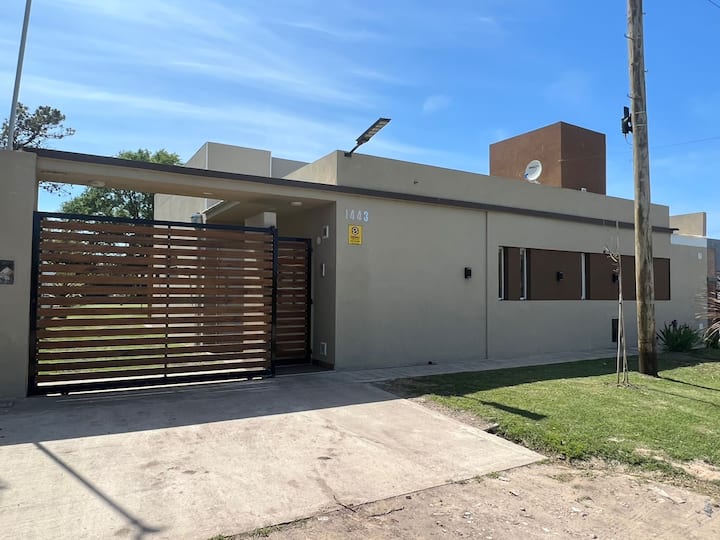 Alquilo Casa Nueva En Parque Mar. - Miramar
