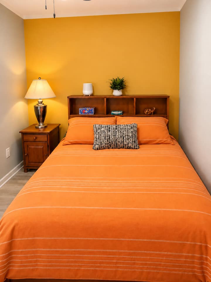 Charming & Comfortable Home Near Twu - Denton, TX