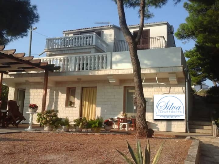 Apartments Silva For 10 With Huge Terrace & Garden - Croacia