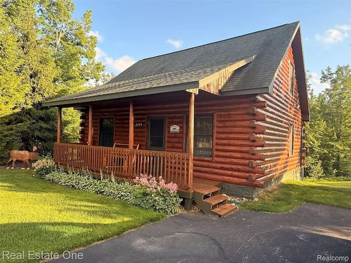 Cabin 2395-picturesque Log Cabin At Resort - Gaylord, MI