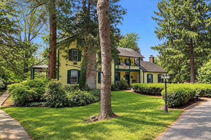 Hopewell Creek Farm | Amish Country Farmhouse - Lancaster, PA
