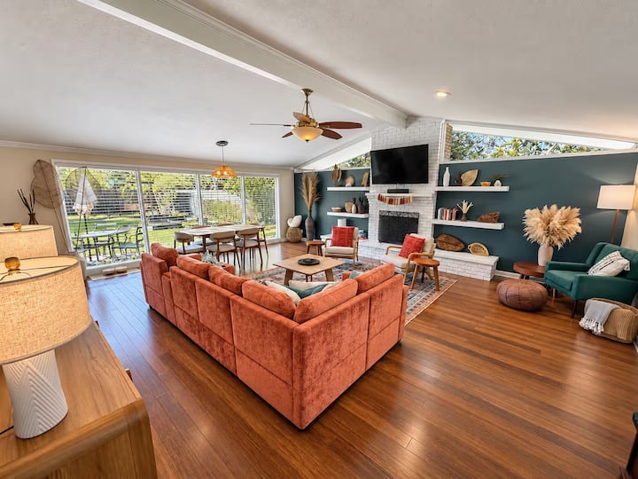 Mid-century Modern Retreat Near Ocean Springs - Ocean Springs, MS