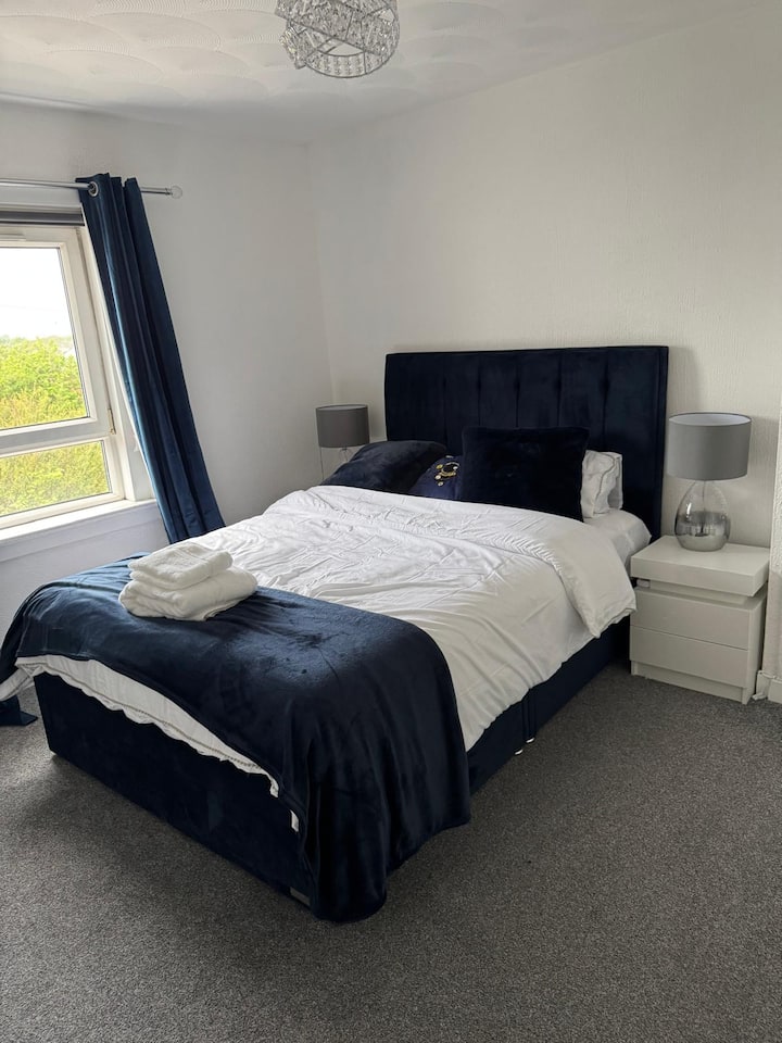 Chic Contemporary Relaxing Home - Kilmarnock
